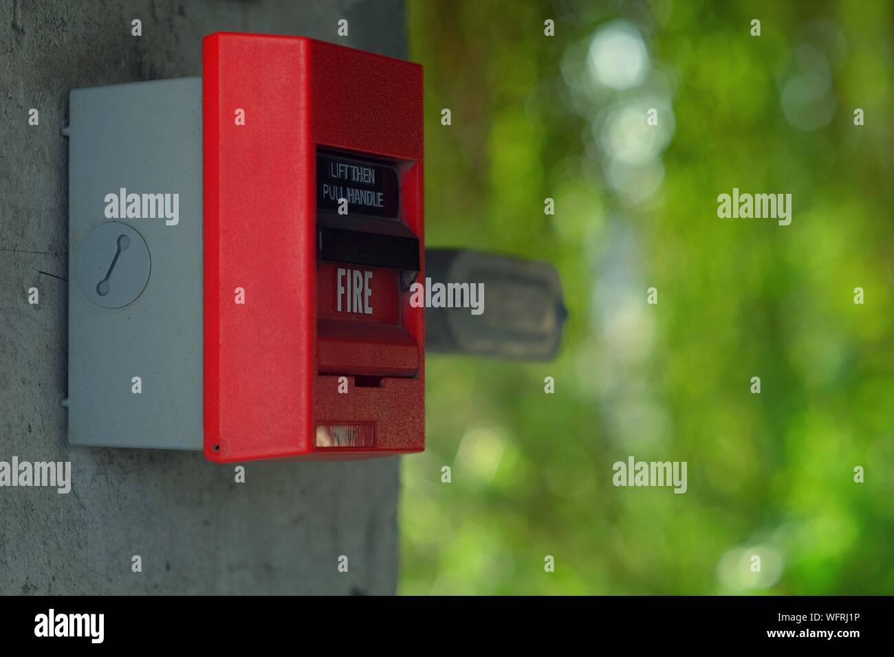 Red fire alarm box hi-res stock photography and images - Alamy