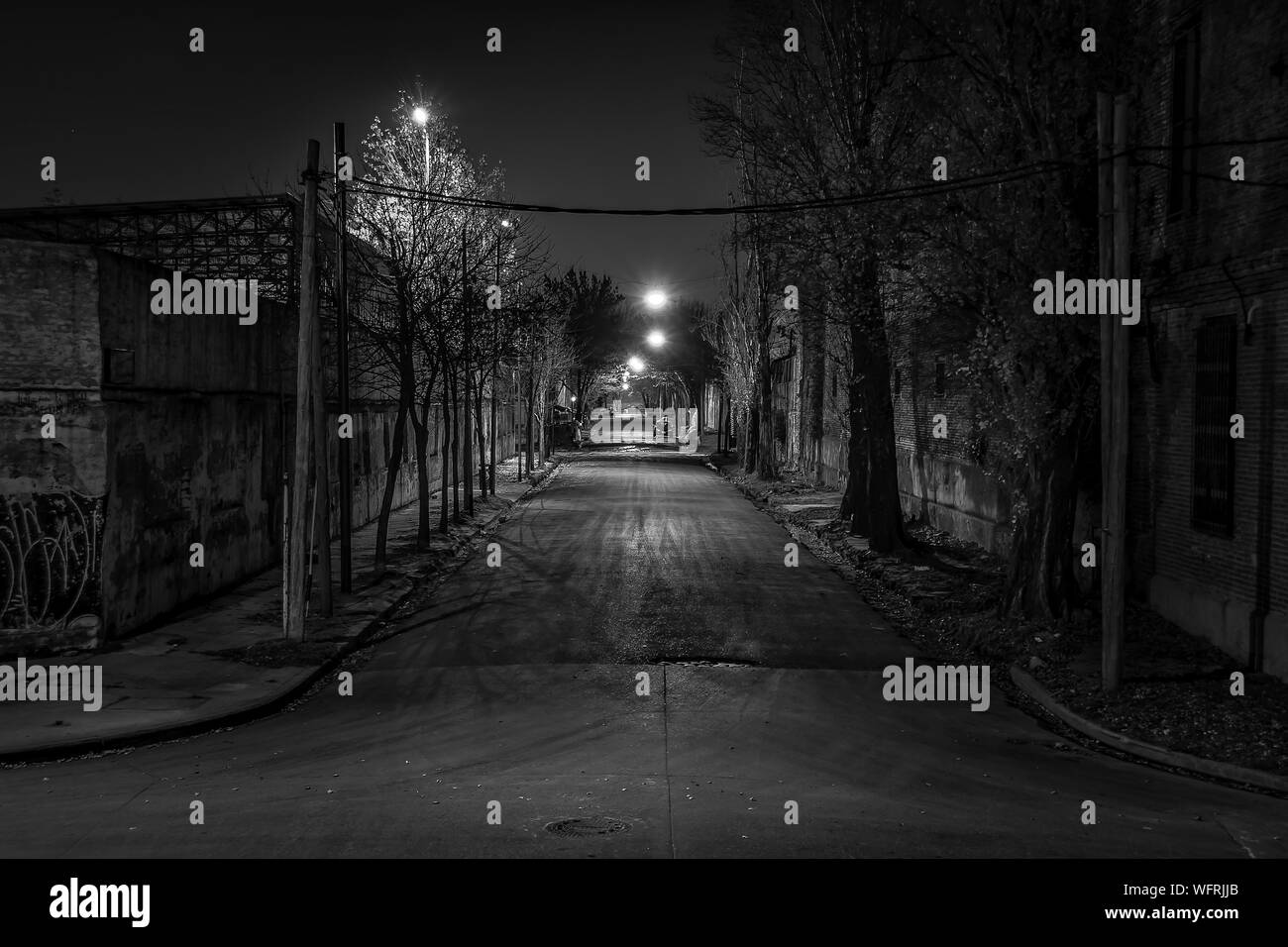 Empty road at night hi-res stock photography and images - Alamy