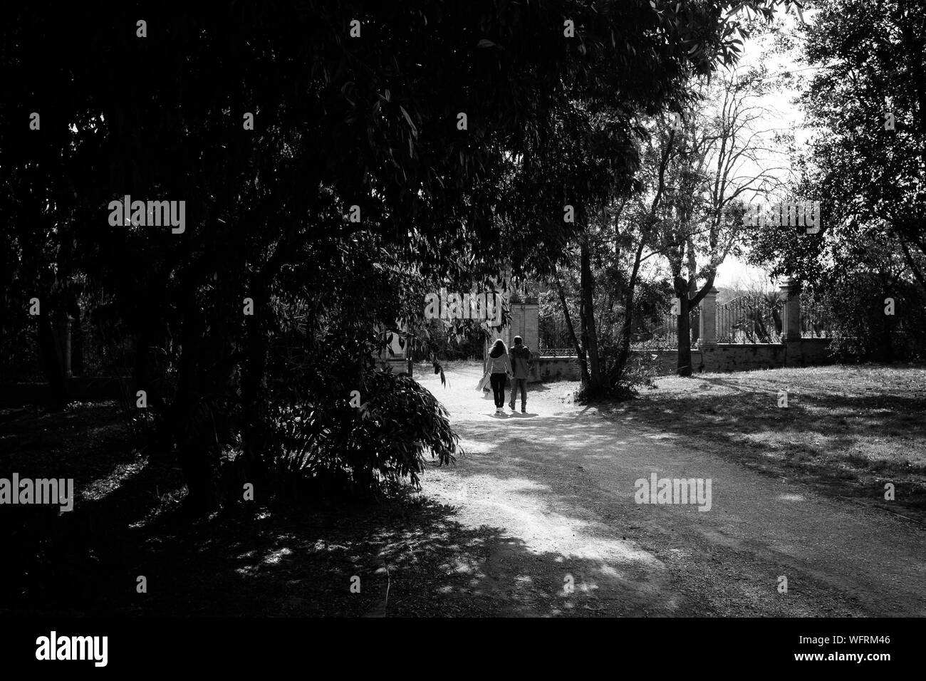 Couple on pathway hi-res stock photography and images - Alamy