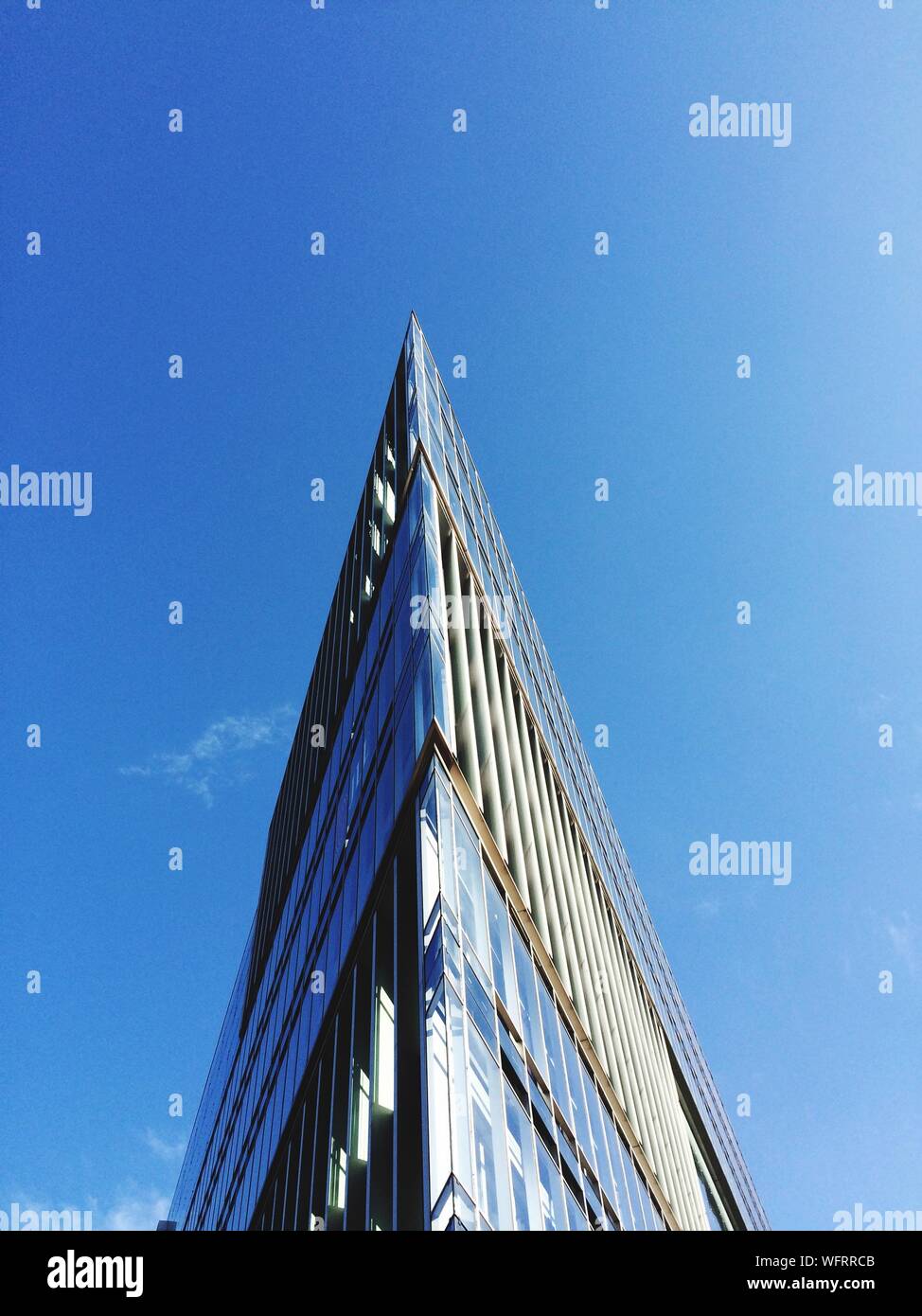 Sharp corner building hi-res stock photography and images - Alamy