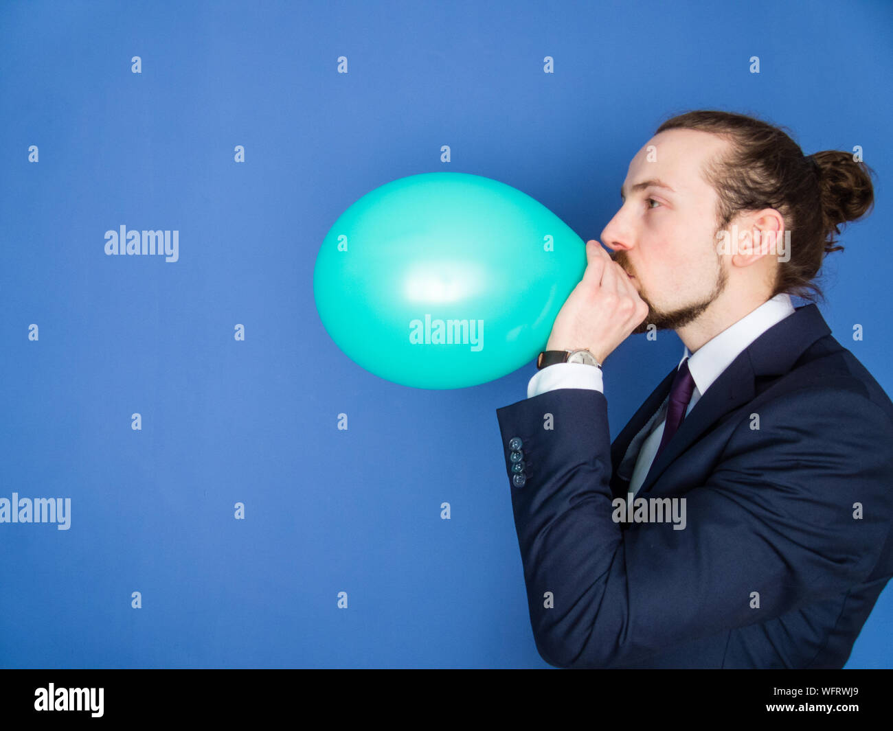 Green balloon hi-res stock photography and images - Alamy