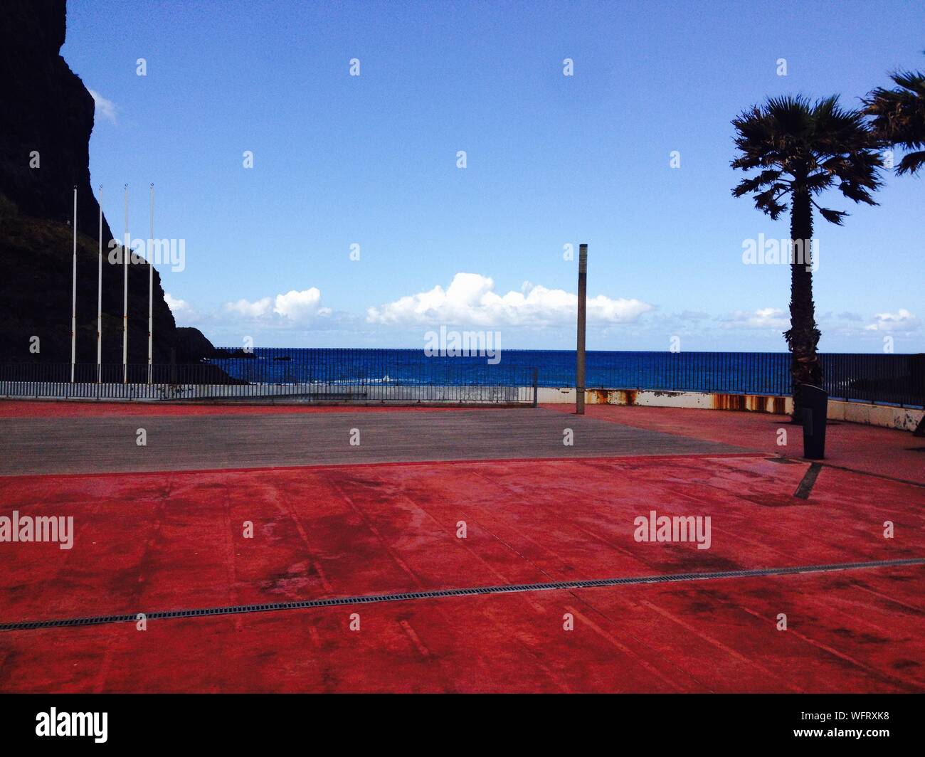 Horizon observation hi-res stock photography and images - Alamy