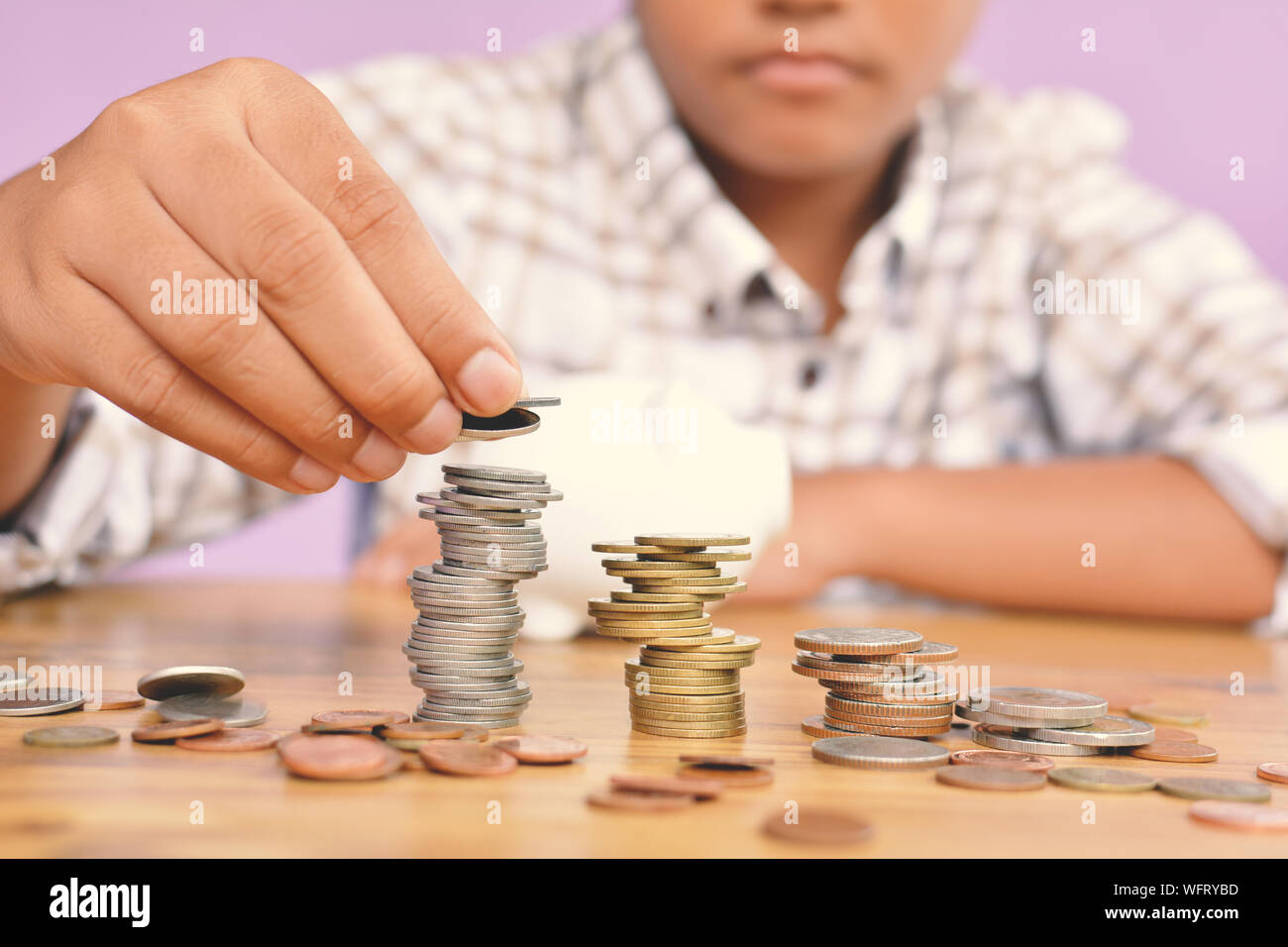 Stacking coins hi-res stock photography and images - Alamy