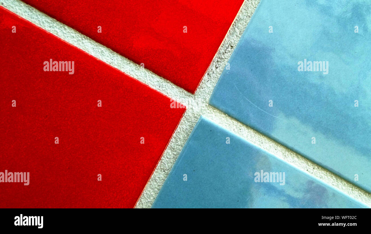 Red tiles hi-res stock photography and images - Alamy