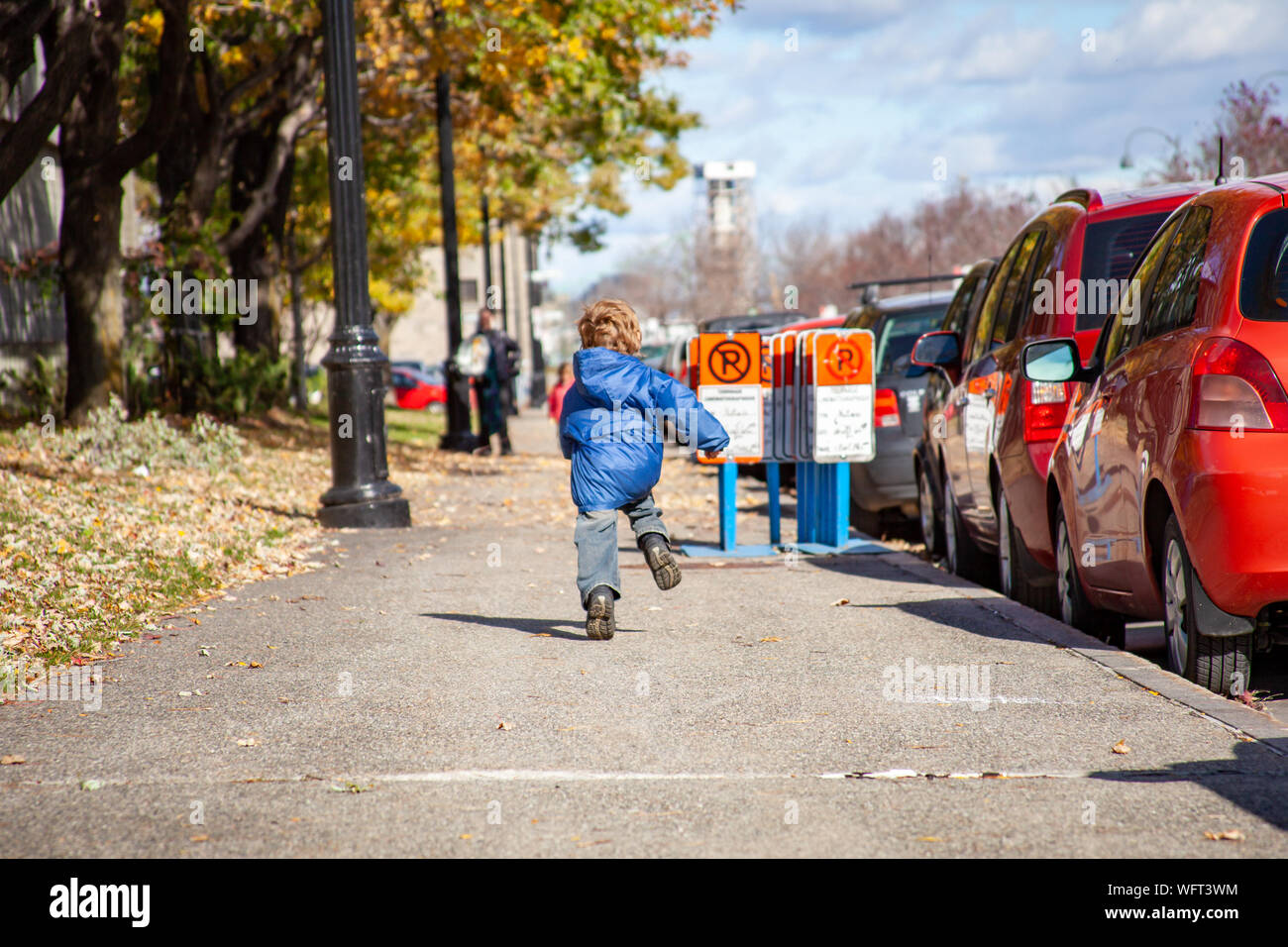 Child walk sidewalk hi-res stock photography and images - Alamy