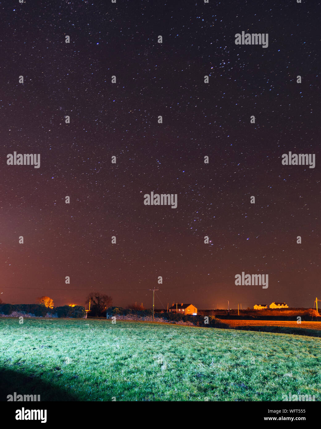 Field night sky hi-res stock photography and images - Alamy