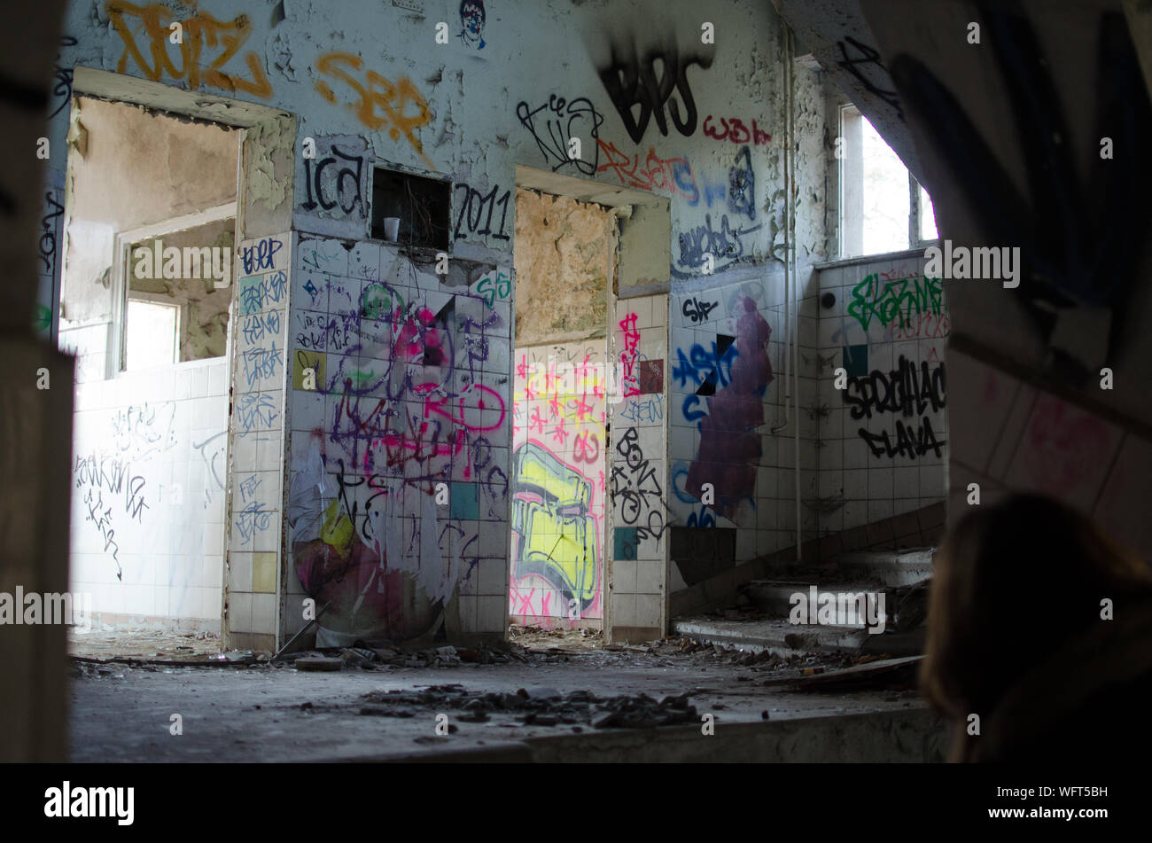 Graffiti In Abandoned Building Stock Photo - Alamy