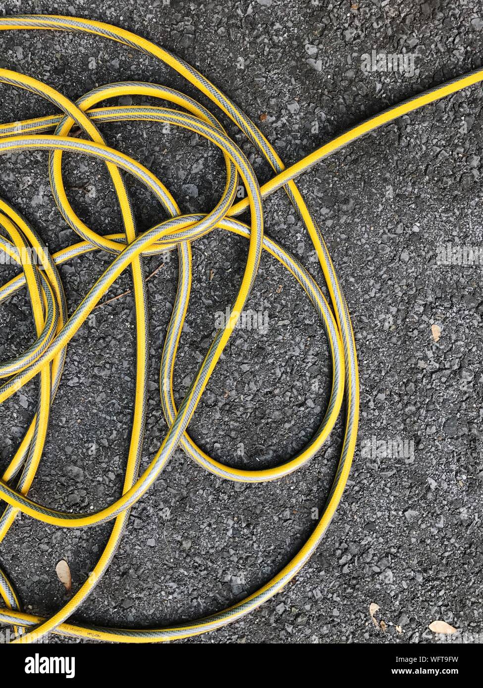 Yellow cable hi-res stock photography and images - Alamy