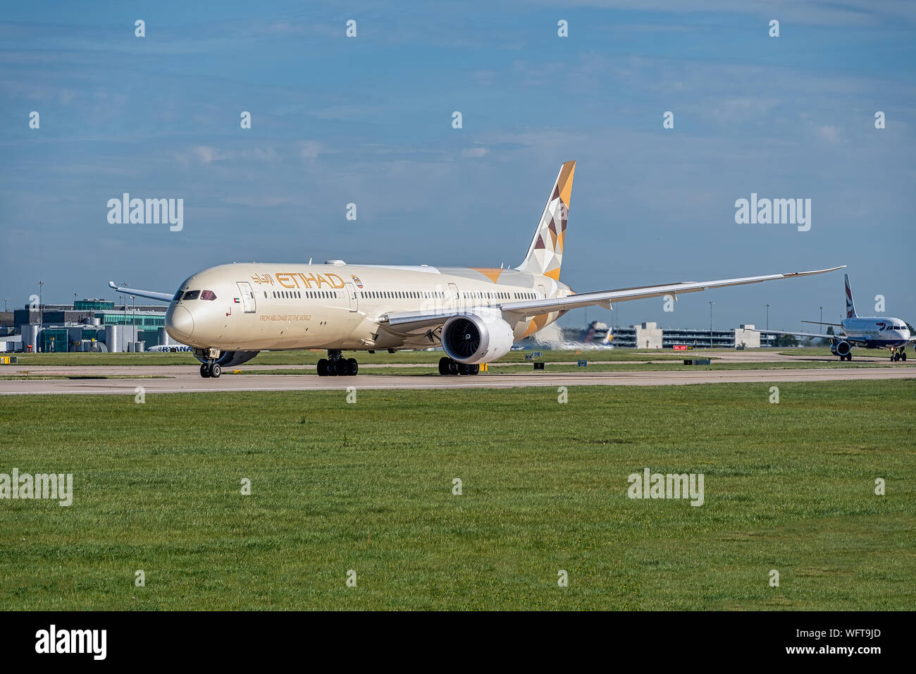 Boeing 787 front hi-res stock photography and images - Alamy