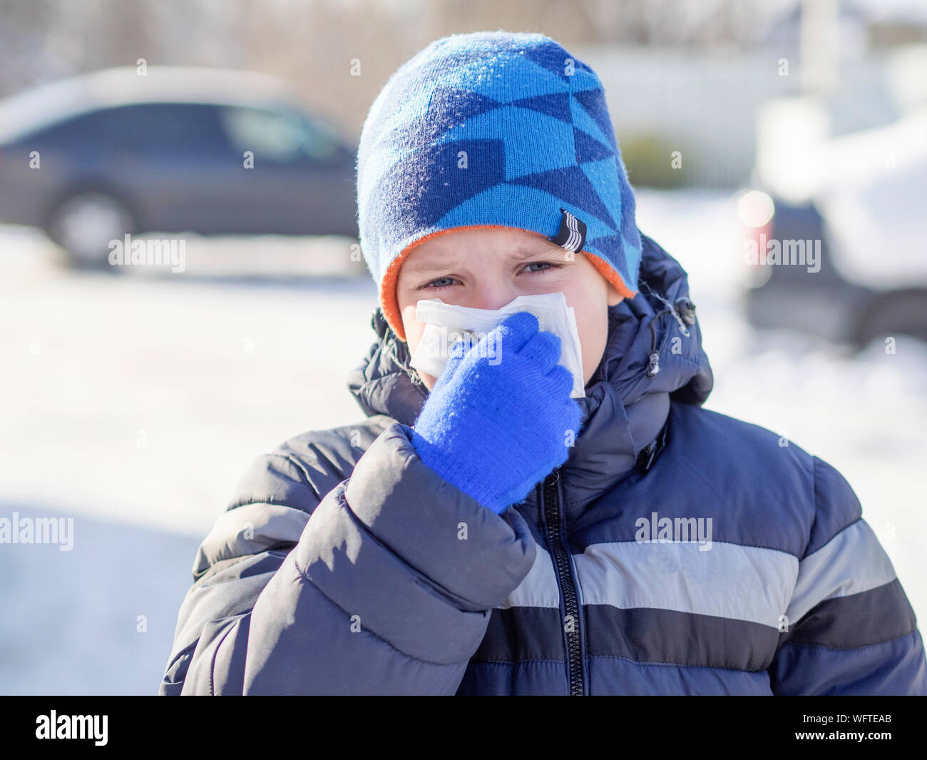 Sneezing hi-res stock photography and images - Alamy