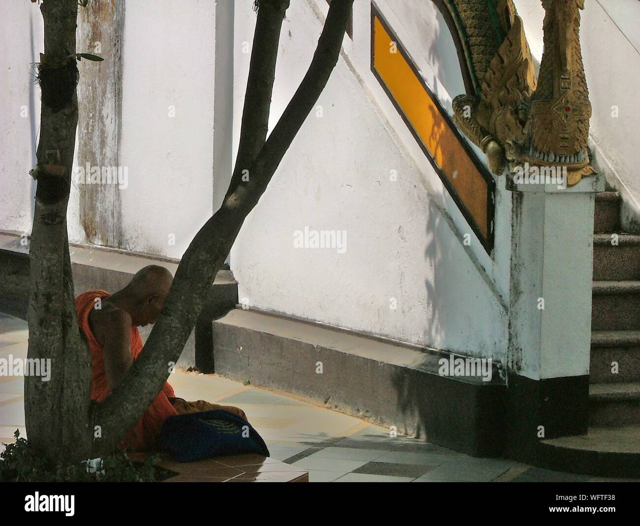Monk sitting hi-res stock photography and images - Alamy