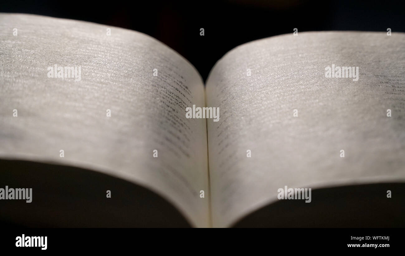 The open bible hi-res stock photography and images - Alamy