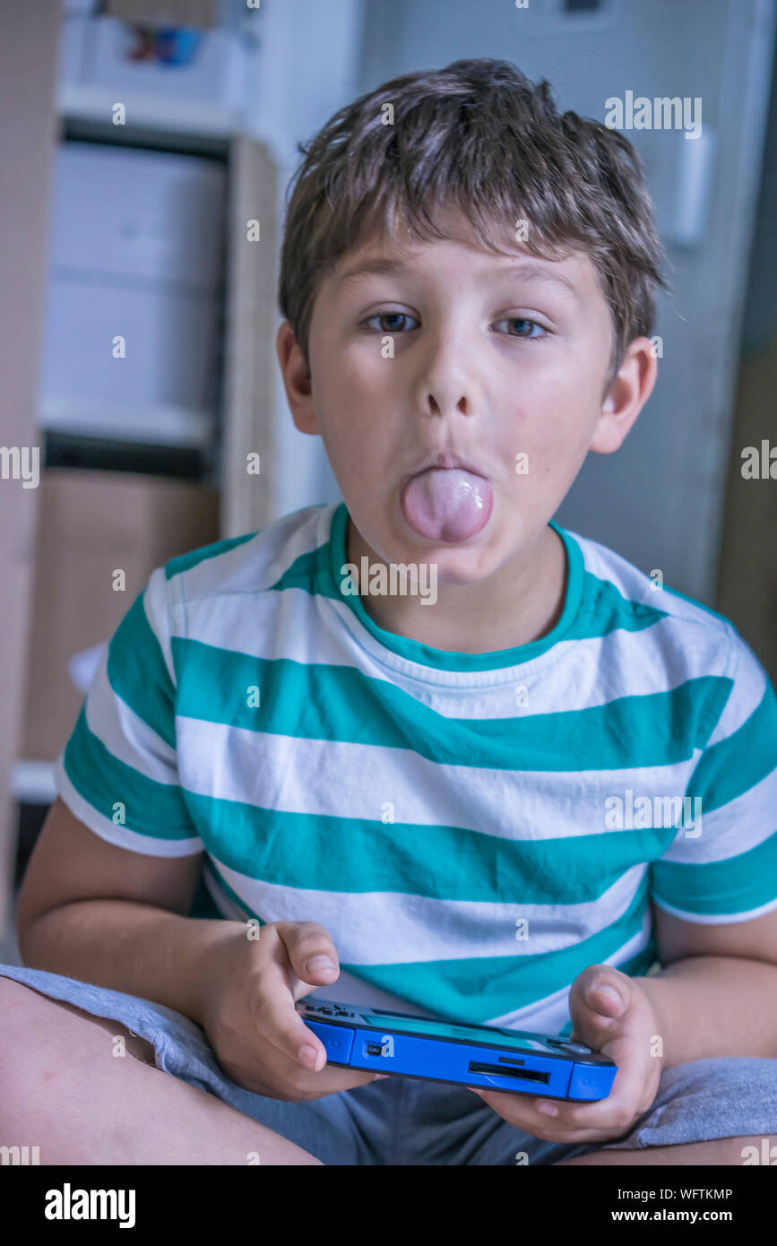 Handheld video hi-res stock photography and images - Alamy