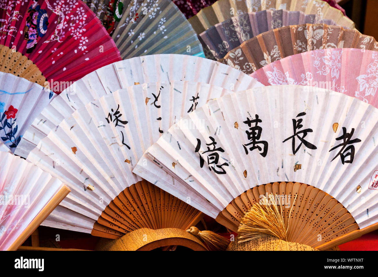 Handcrafted Japanese fans in Rosen, a folding fan speciality company on ...