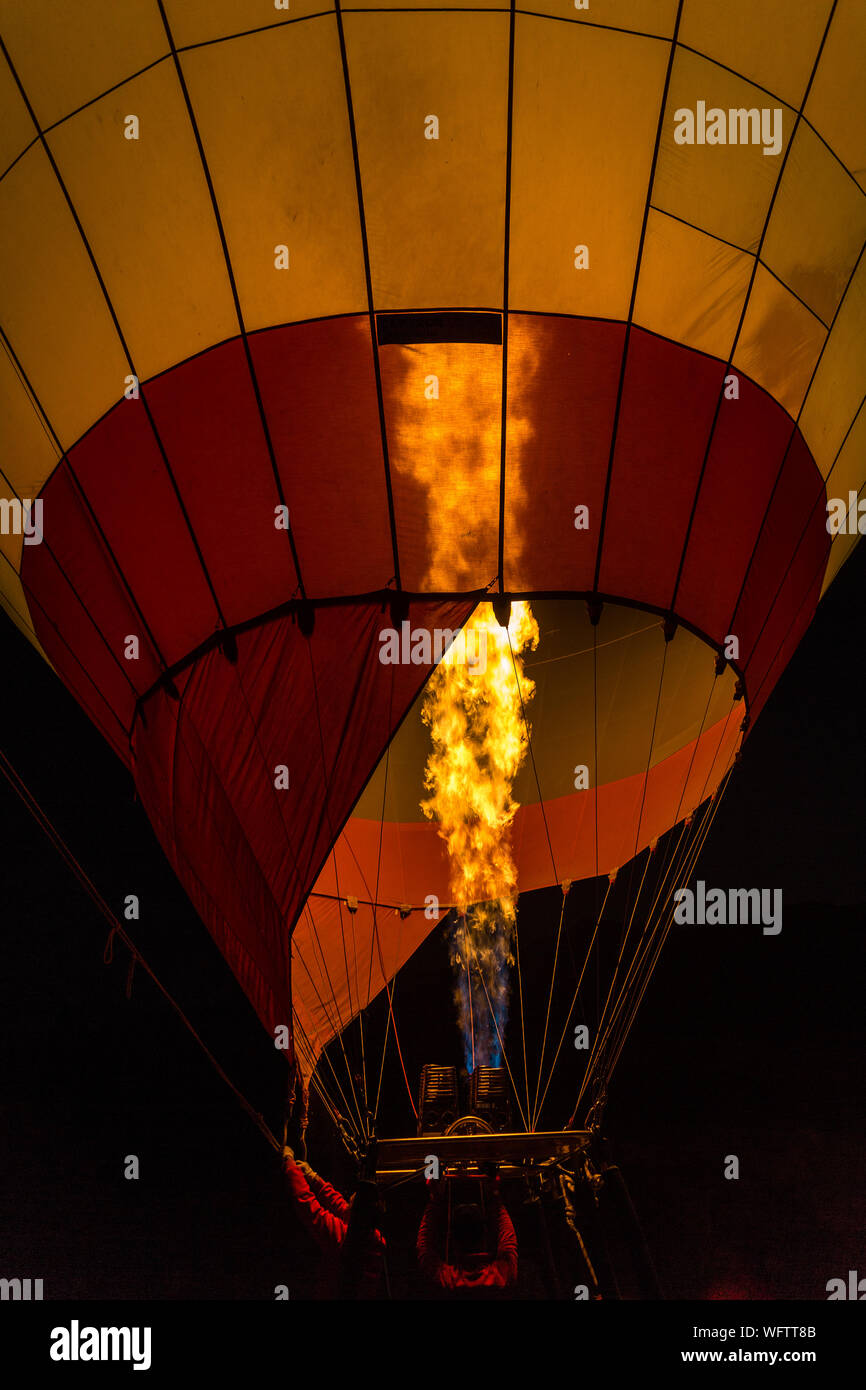 Hot air balloon fire inflating hi-res stock photography and images - Alamy
