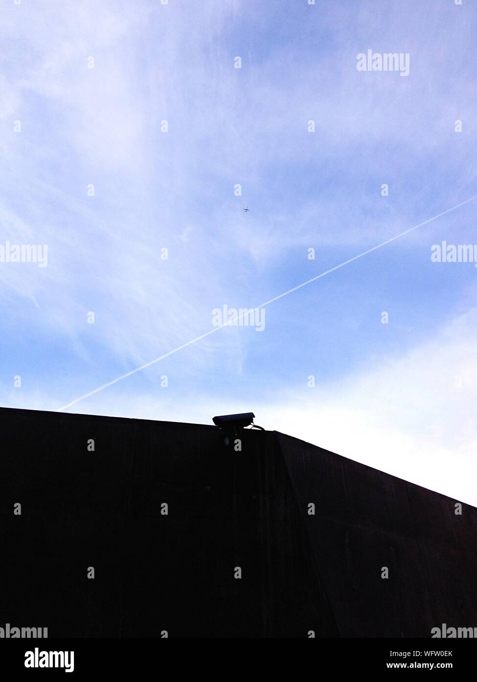 Contrail silhouette hi-res stock photography and images - Alamy