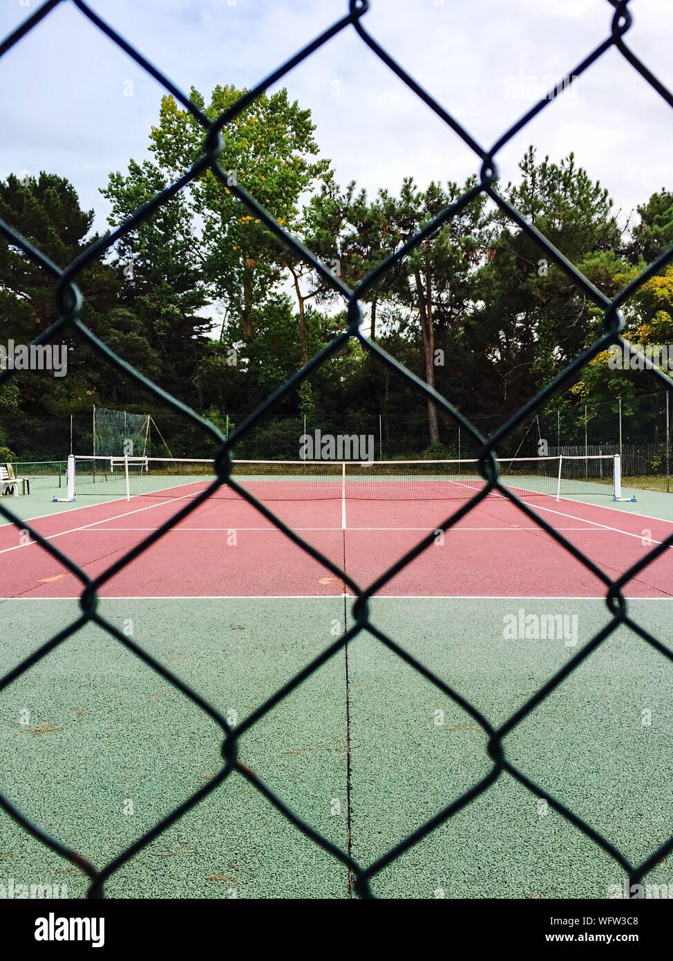 Outdoor tennis court hi-res stock photography and images - Alamy