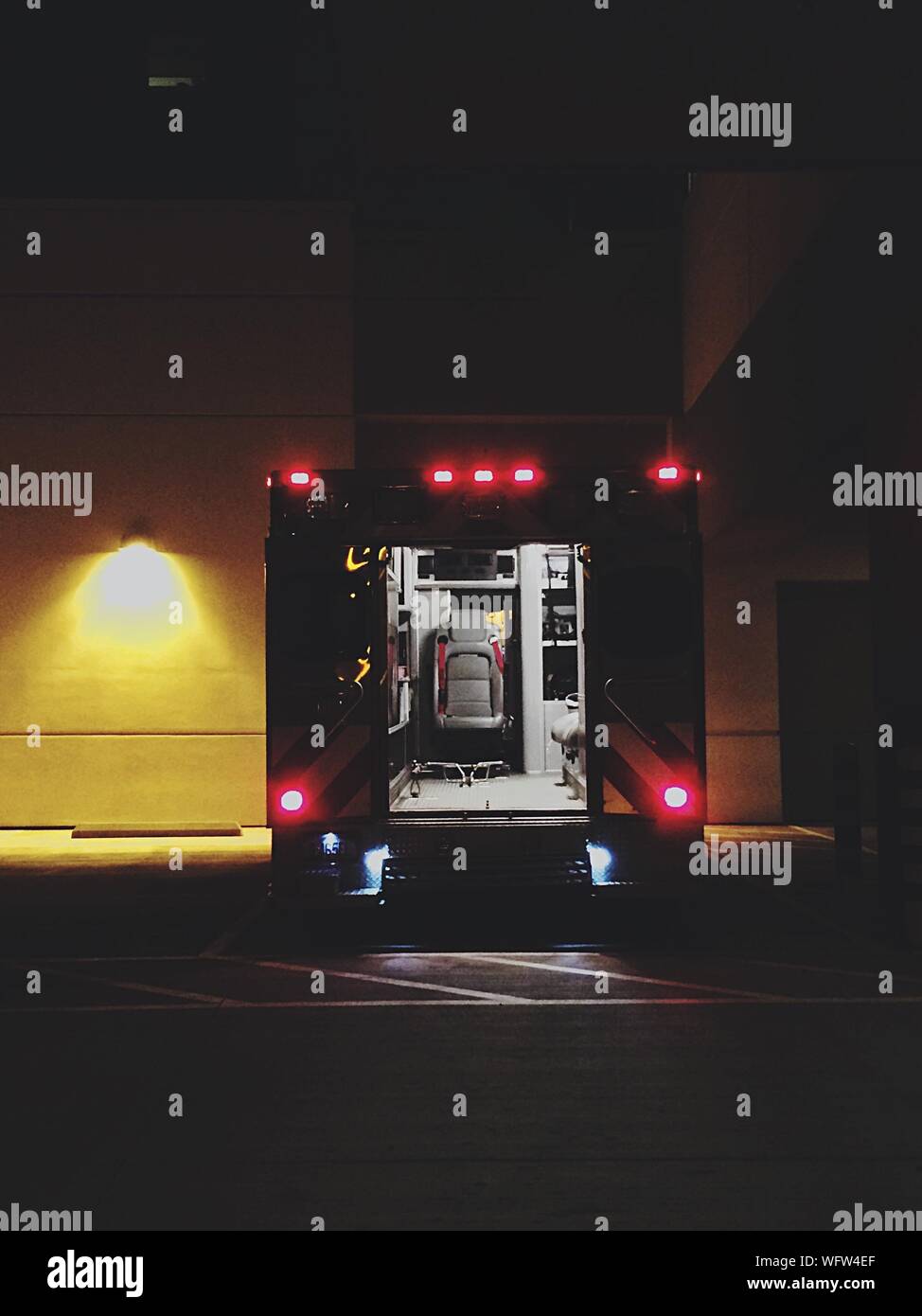 Emergency light building hi-res stock photography and images - Alamy