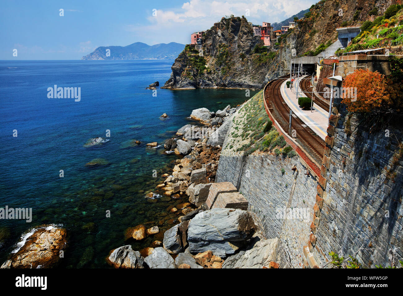 Rocky railroad hi-res stock photography and images - Alamy