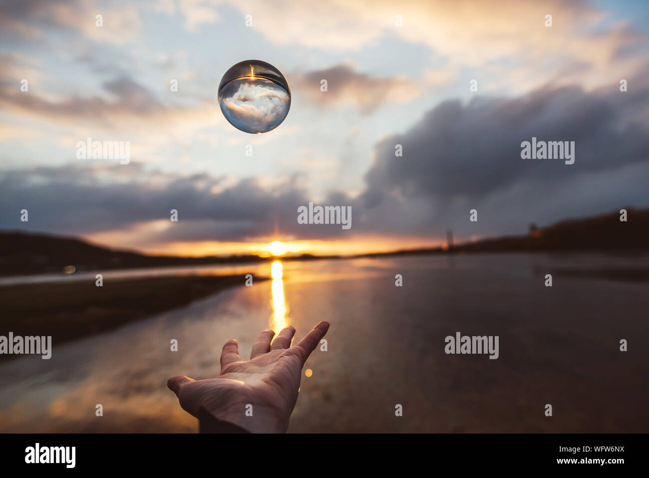 Throwing the ball hi-res stock photography and images - Alamy