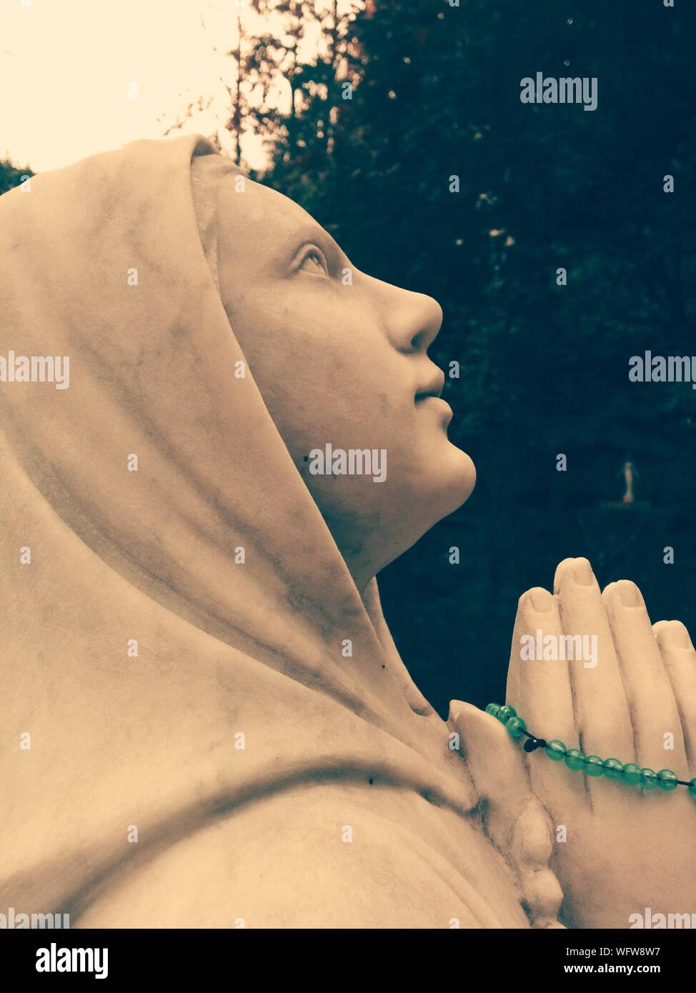 Woman praying statue hi-res stock photography and images - Alamy