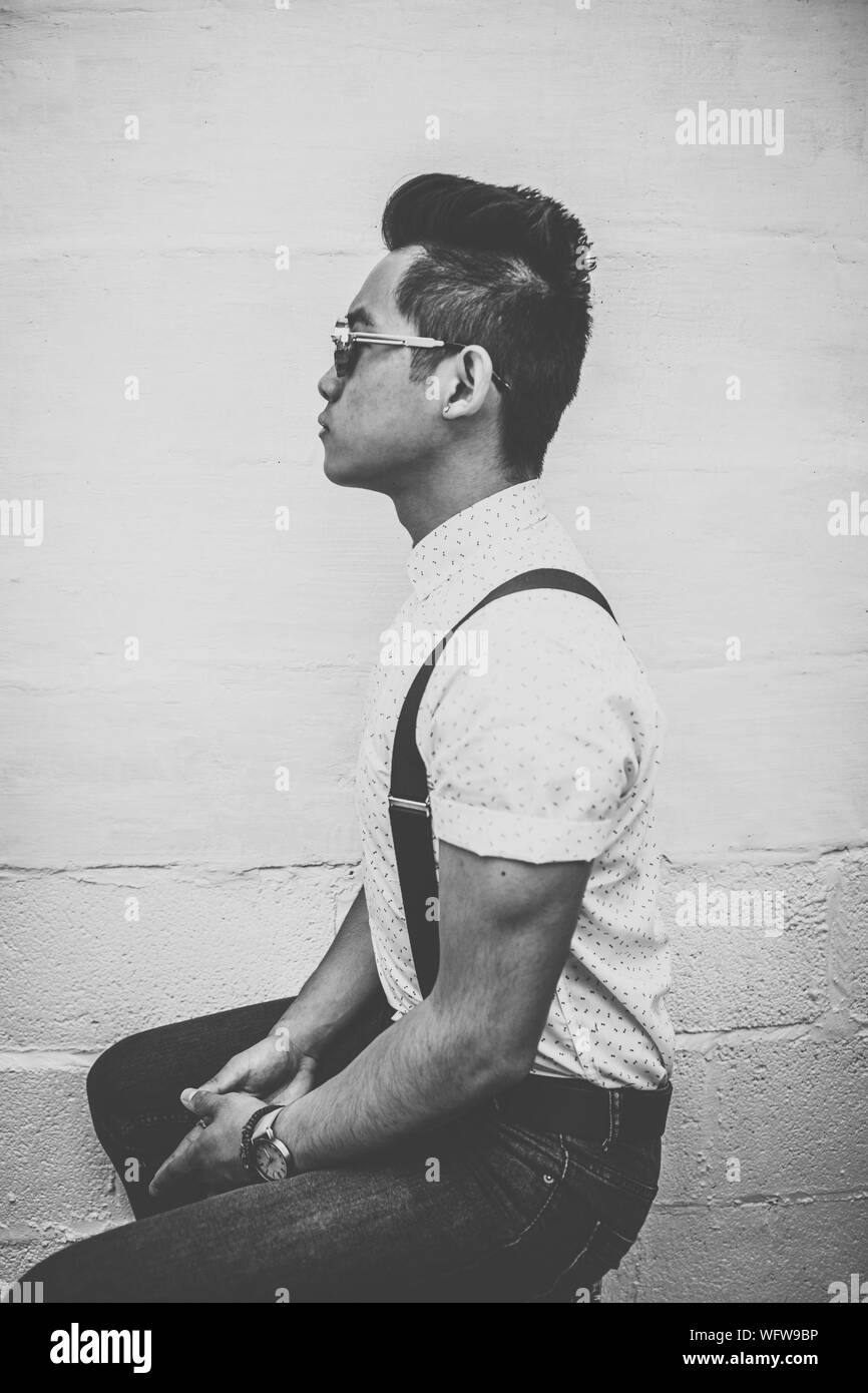 Side profile young man young Black and White Stock Photos & Images - Alamy