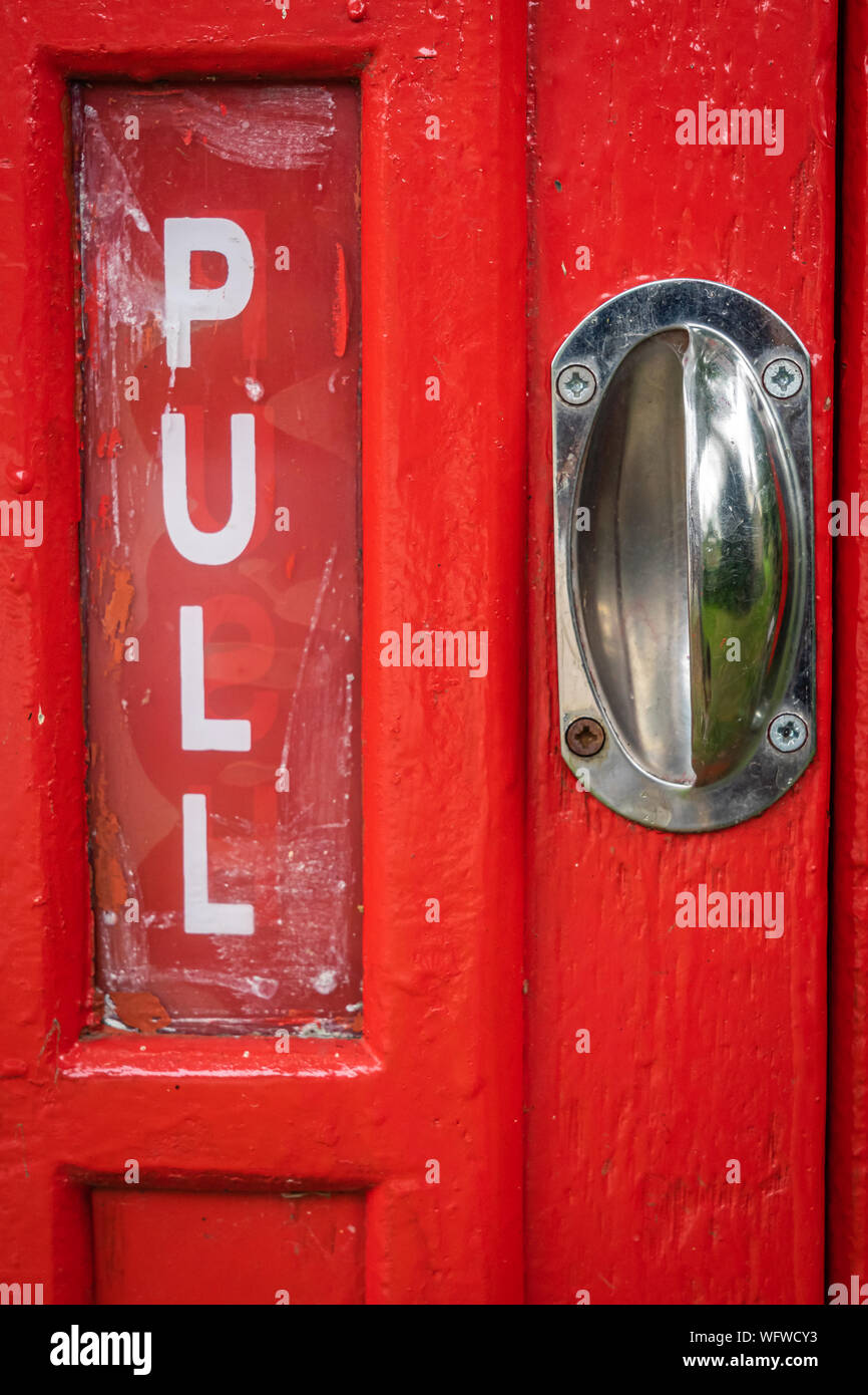 Handle pull red telephone box hi-res stock photography and images - Alamy