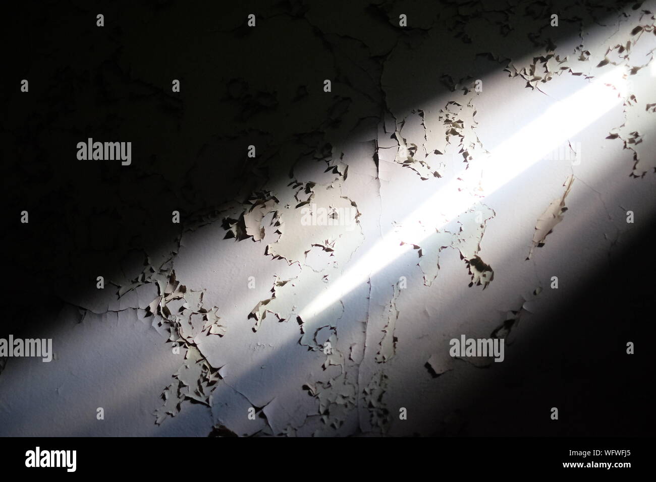 Falling off the wall hi-res stock photography and images - Alamy