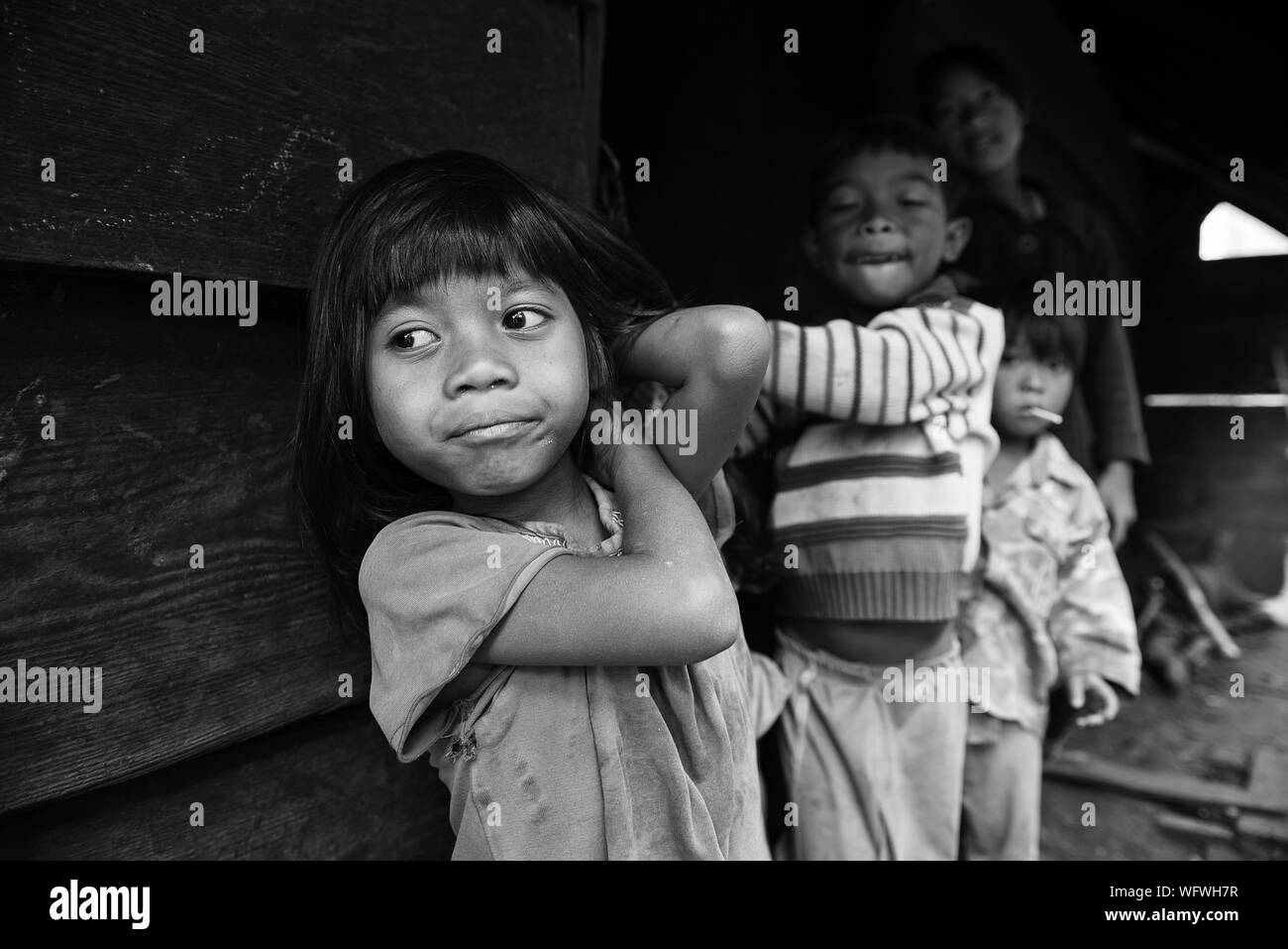 Street poor children hi-res stock photography and images - Alamy