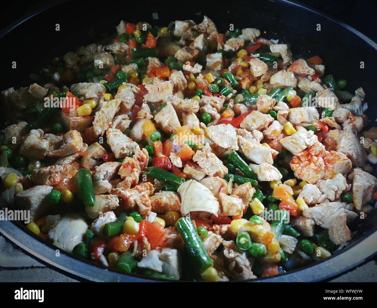 Food in pan hi-res stock photography and images - Alamy