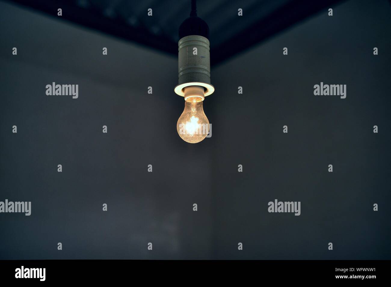 Room bulb hi-res stock photography and images - Alamy