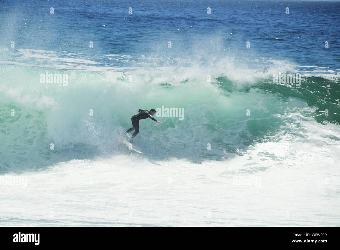 Side view of wave hi-res stock photography and images - Alamy