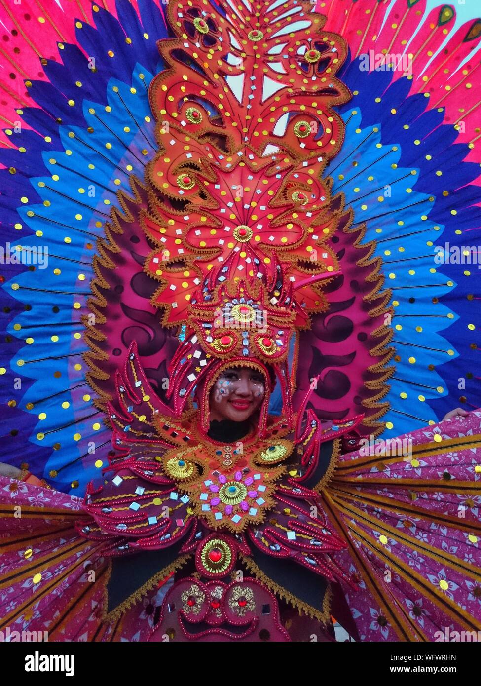 Dancer in traditional costume hi-res stock photography and images - Alamy