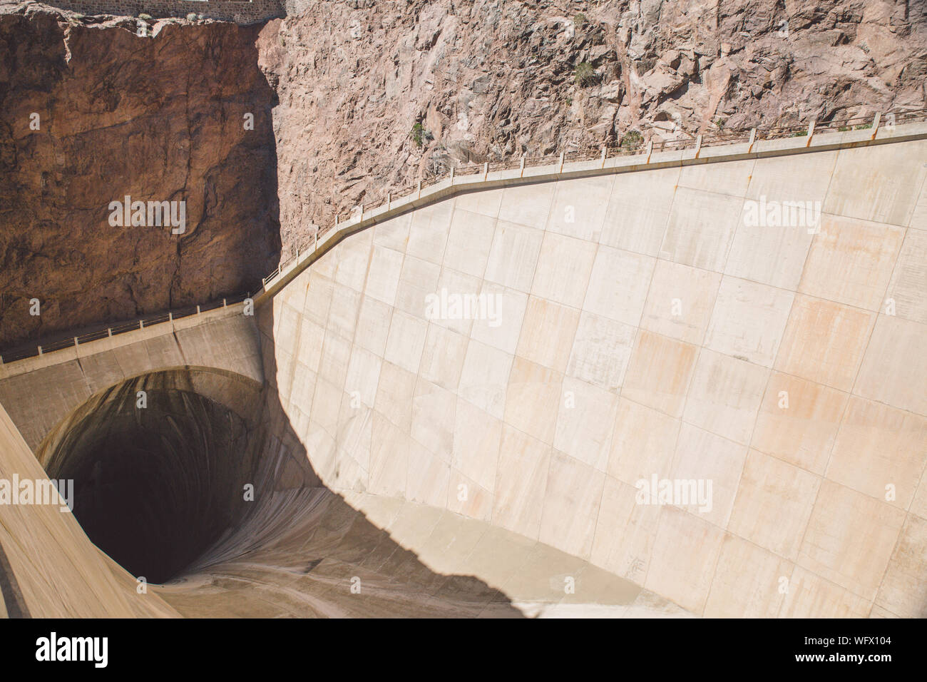 Dam rock hi-res stock photography and images - Alamy