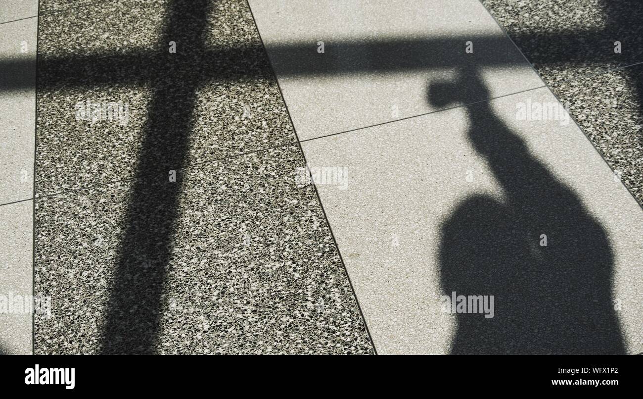 Shadow pavement man hi-res stock photography and images - Alamy