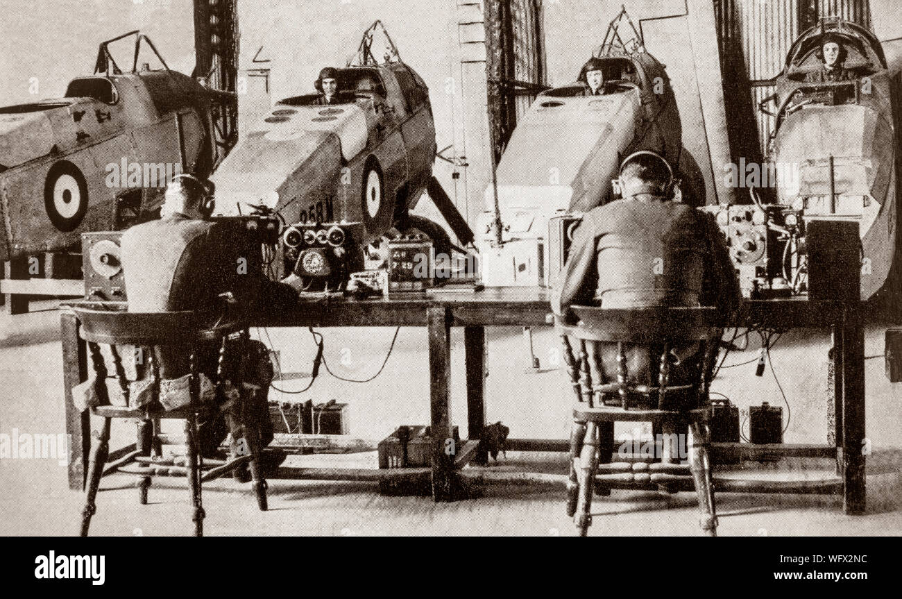 Radio aerial world vintage hi-res stock photography and images - Alamy