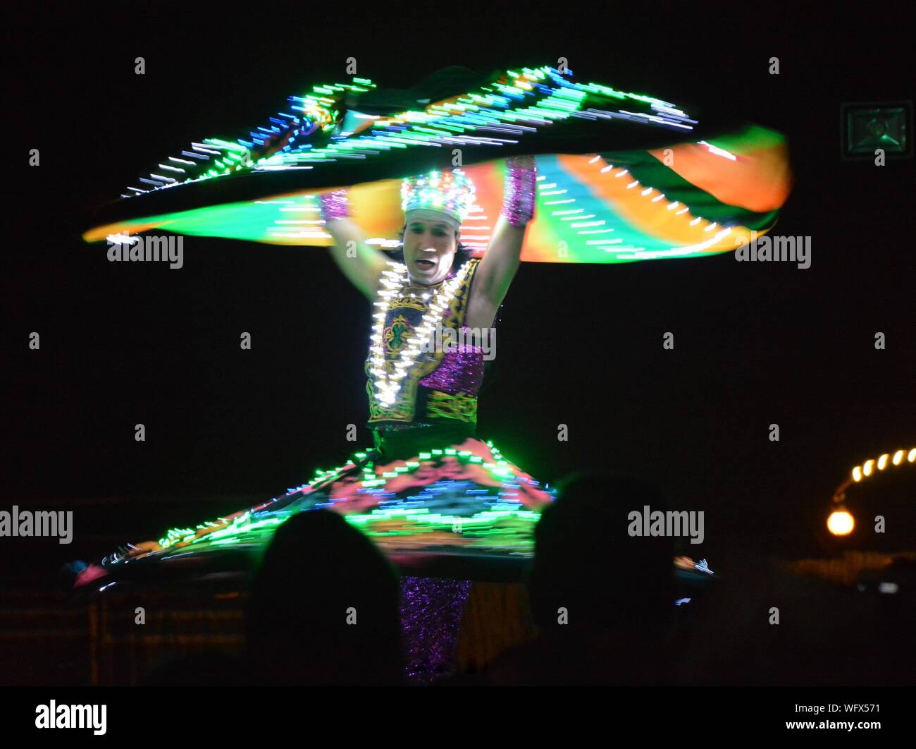 Mid dance hi-res stock photography and images - Alamy