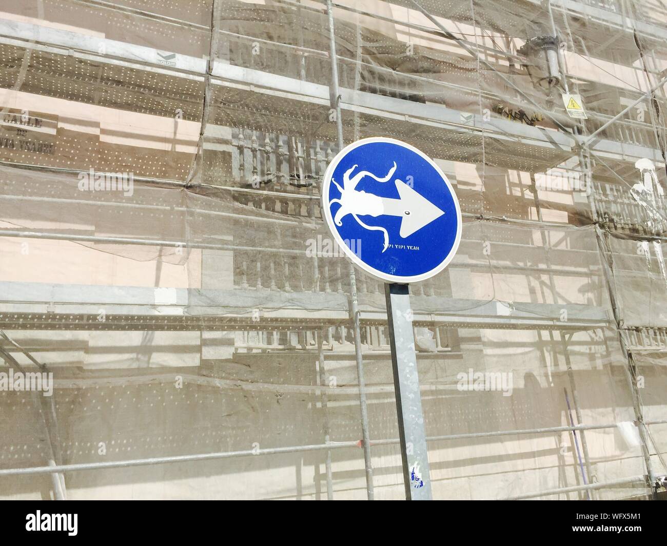 Sign board arrow hi-res stock photography and images - Alamy