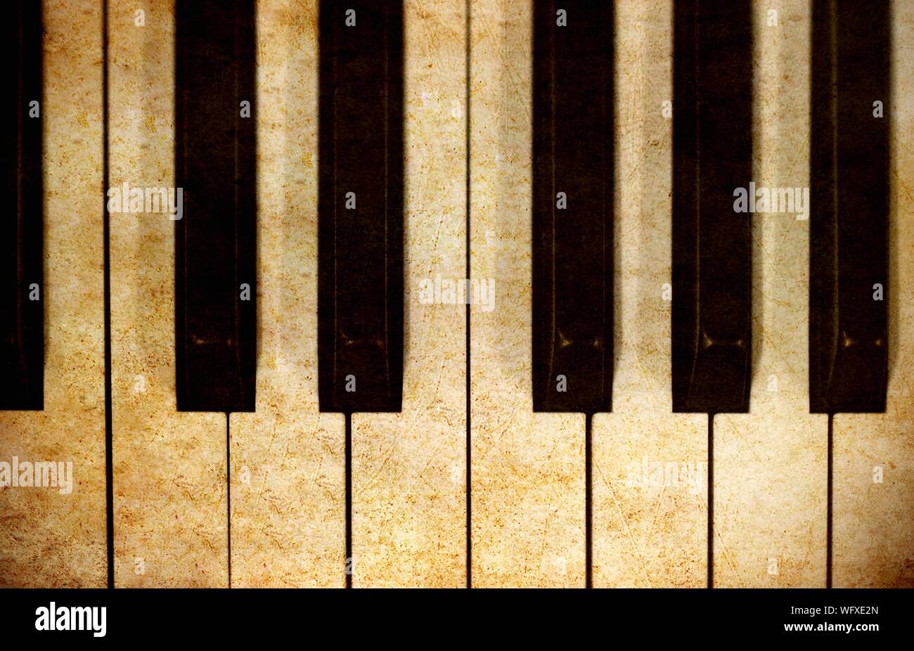 Old piano keys hi-res stock photography and images - Alamy