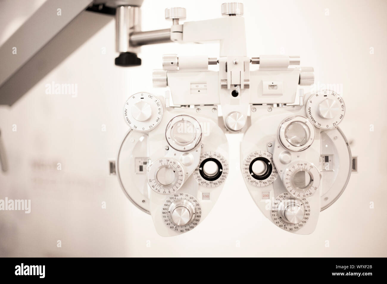 Phoropter diagnostic hi-res stock photography and images - Alamy