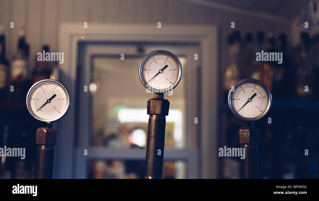 Pressure gauges hi-res stock photography and images - Alamy