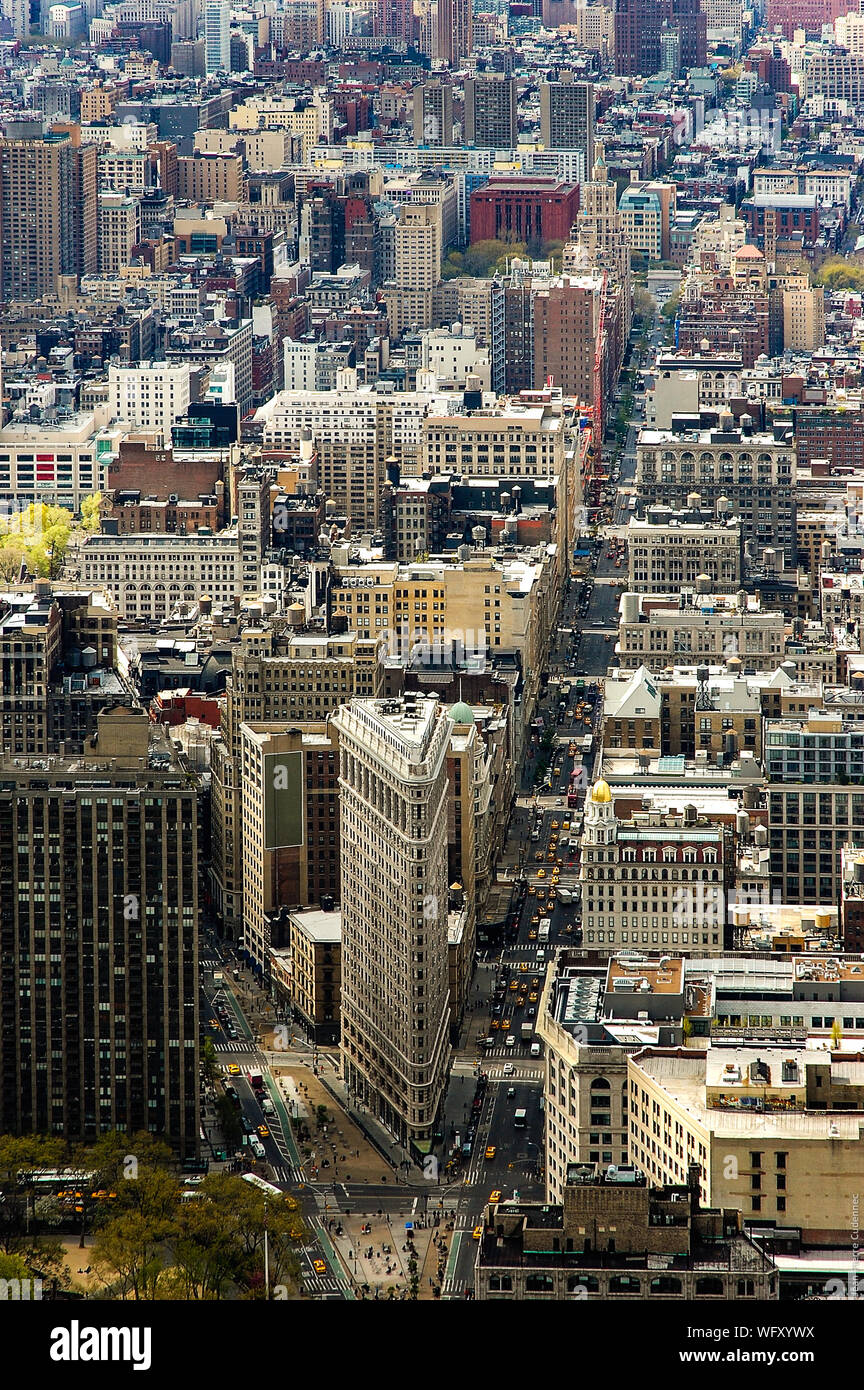 Crowded buildings hi-res stock photography and images - Alamy