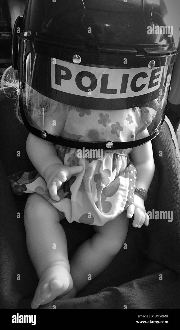 Wearing the helmet hi-res stock photography and images - Alamy