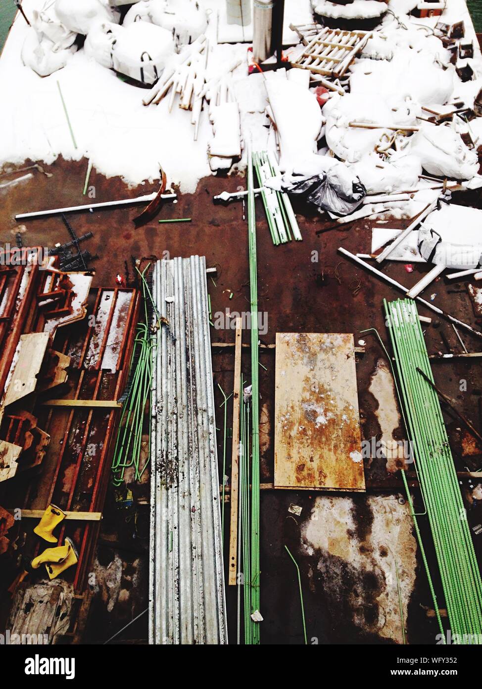 Messy snow hi-res stock photography and images - Alamy