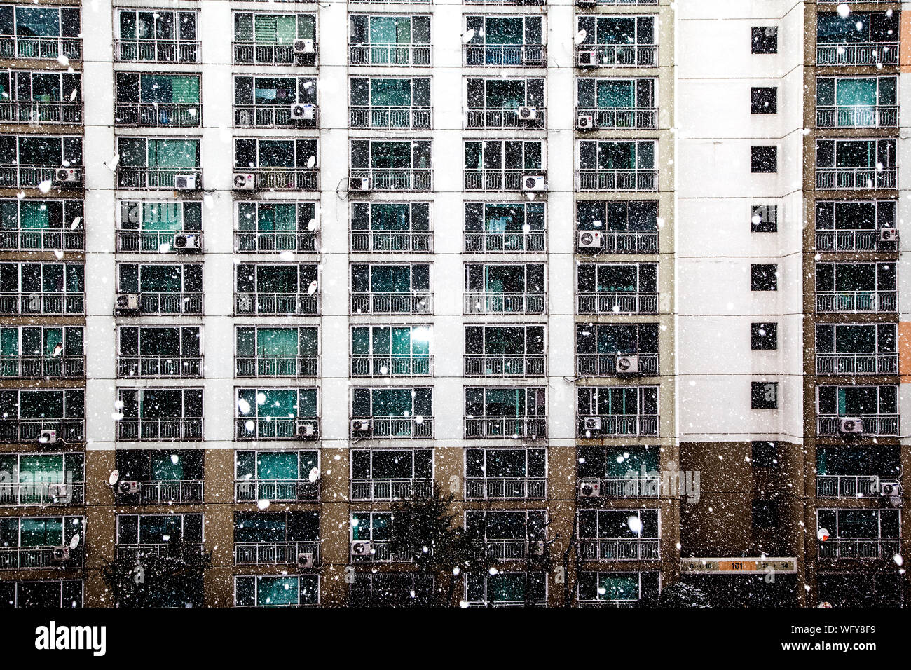 Apartment temperature hi-res stock photography and images - Alamy