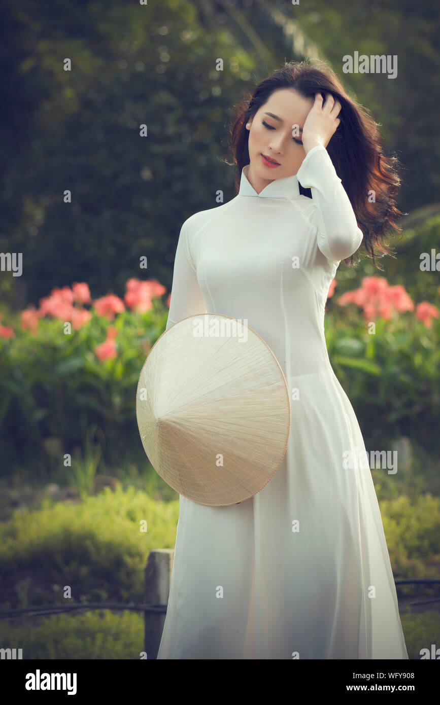 Standing female model hi-res stock photography and images - Alamy