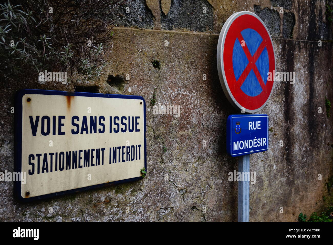 Dead end sign hi-res stock photography and images - Alamy