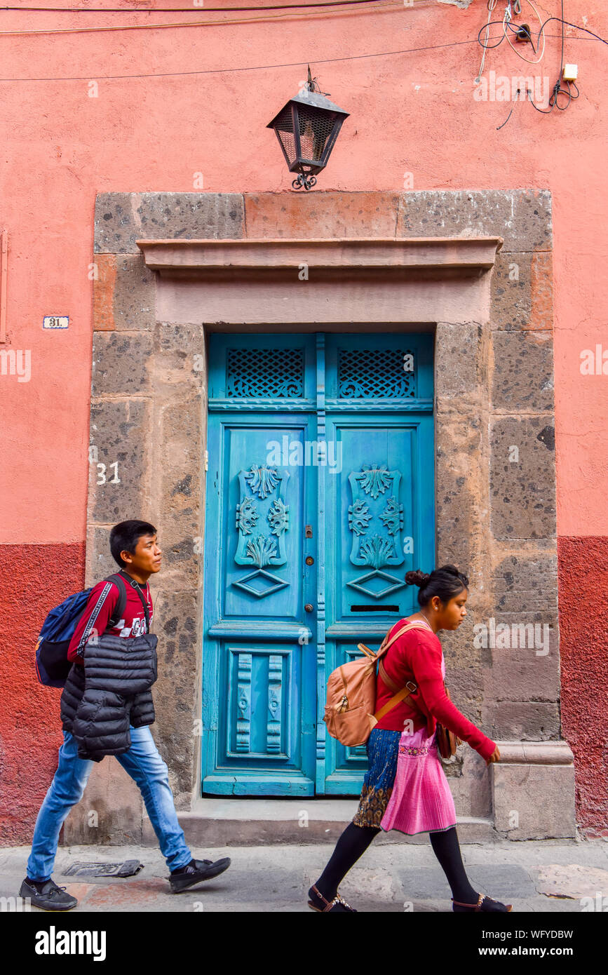 Mexican People walking, San Miguel de Allende , Mexico Stock Photo - Alamy