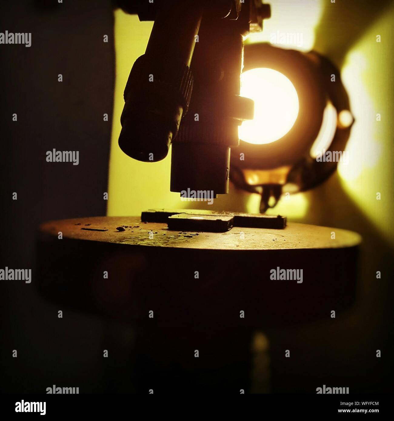 Accuracy microscope science hi-res stock photography and images - Alamy