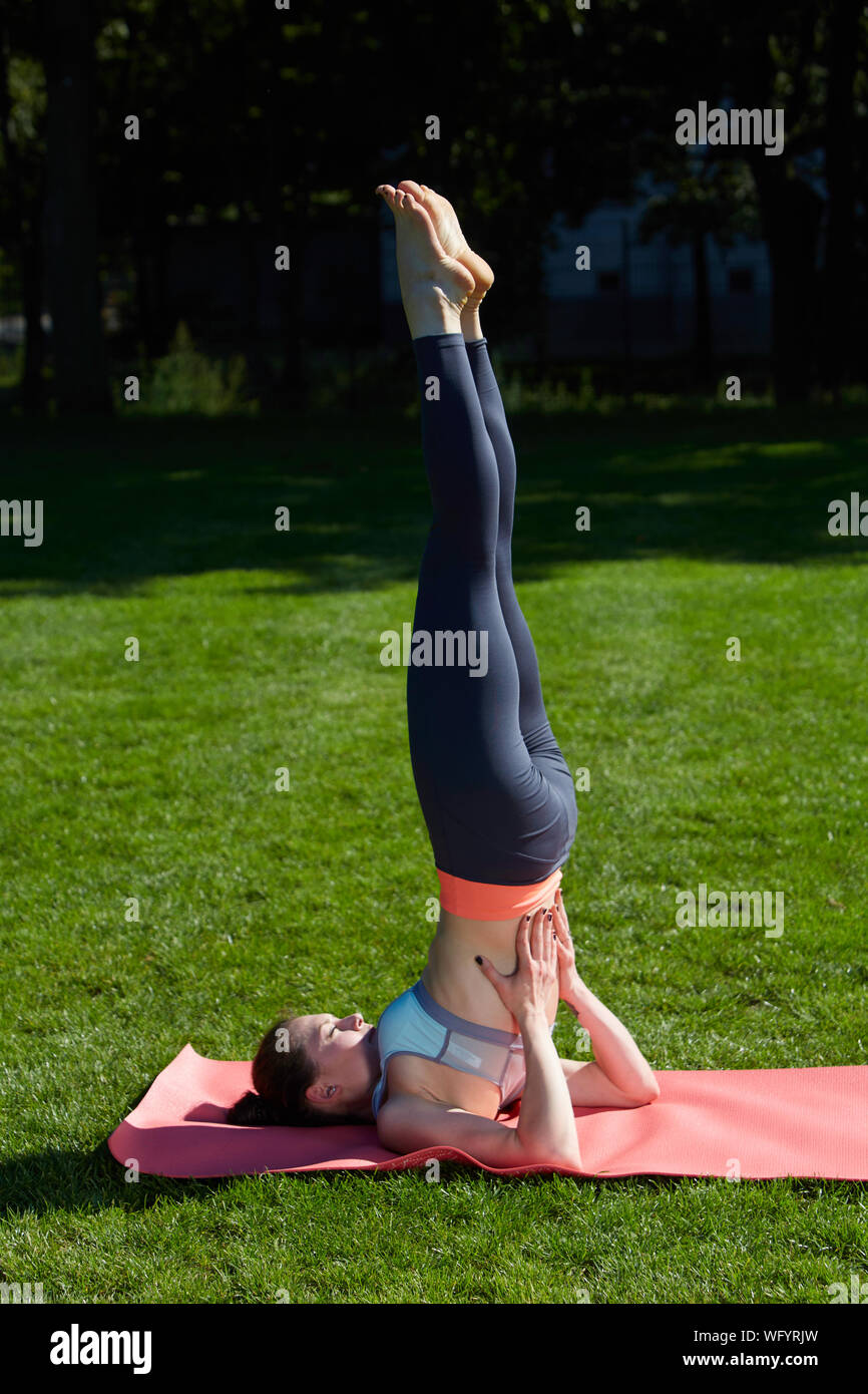 Shoulder stand hi-res stock photography and images - Alamy